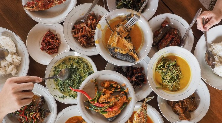 Mengapa Box Catering Padang Sangat Tepat untuk Acara Resepsi ...